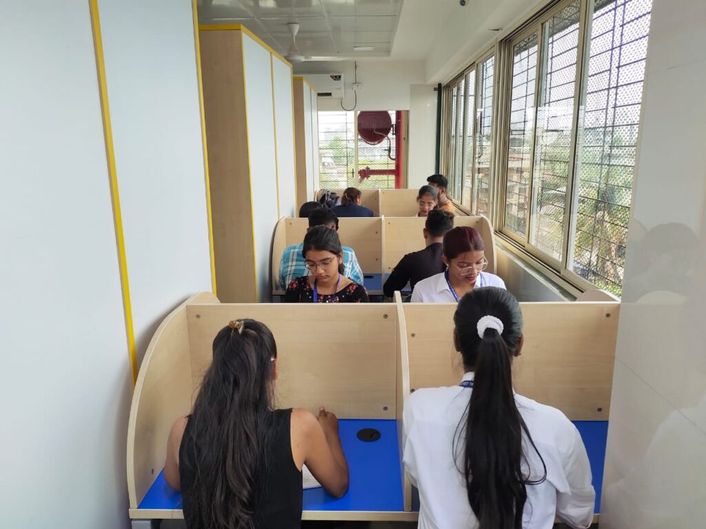 Computer Lab - Royal College Dombivli